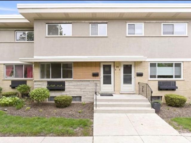 3 Br, 2 bath, Townhouse/Brownstone/RowHouse 614 S Milwaukee Ave