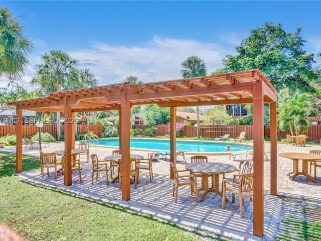 3 Br, 2 bath, Townhouse/Brownstone/RowHouse 6191 NW 31st Way
