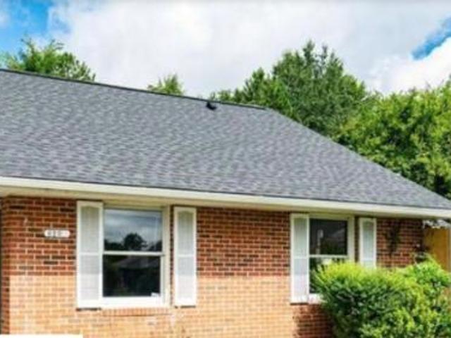 3 Br, 2 bath, Townhouse/Brownstone/RowHouse 620 Carter St