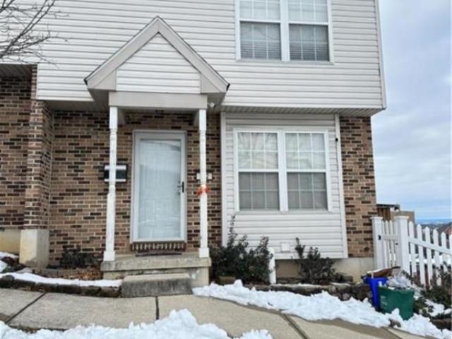 3 Br, 2 bath, Townhouse/Brownstone/RowHouse 622 John St