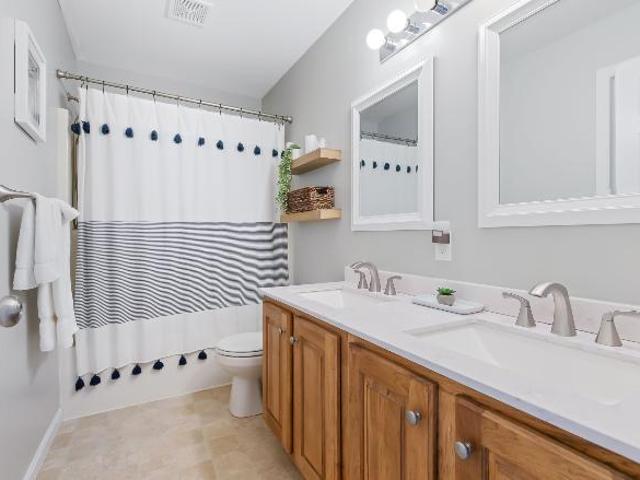 3 Br, 2 bath, Townhouse/Brownstone/RowHouse 622 Royal View Dr