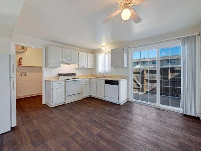 3 Br, 2 bath, Townhouse/Brownstone/RowHouse 6633 Palace Drive