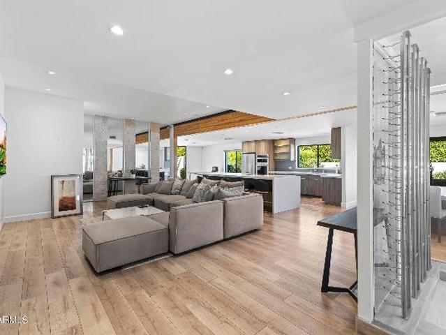 3 Br, 2 bath, Townhouse/Brownstone/RowHouse 6834 North 72nd Place