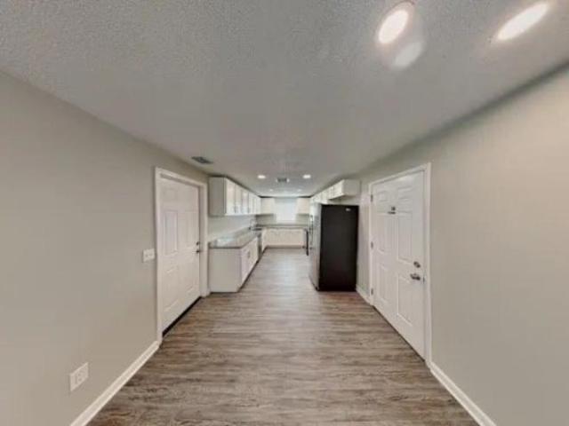 3 Br, 2 bath, Townhouse/Brownstone/RowHouse 6909 Magdelena Dr
