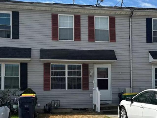 3 Br, 2 bath, Townhouse/Brownstone/RowHouse 6 Cole Blvd