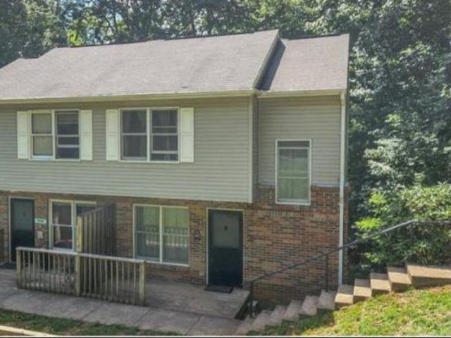 3 Br, 2 bath, Townhouse/Brownstone/RowHouse 704 Margot Rd