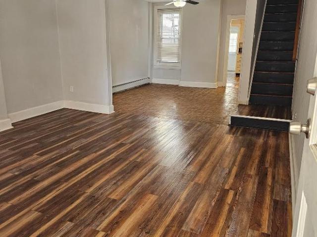 3 Br, 2 bath, Townhouse/Brownstone/RowHouse 721 W Oak St