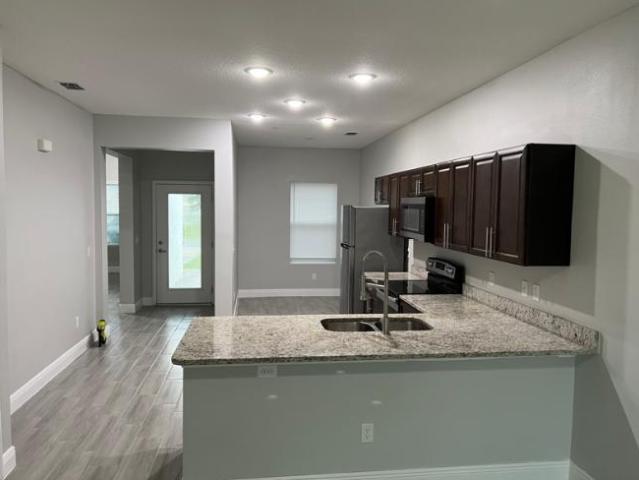 3 Br, 2 bath, Townhouse/Brownstone/RowHouse 736 Bittern Ln