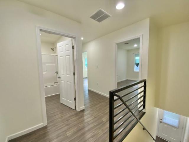 3 Br, 2 bath, Townhouse/Brownstone/RowHouse 738 Bloom