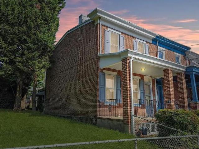 3 Br, 2 bath, Townhouse/Brownstone/RowHouse 739 South Harrison Street