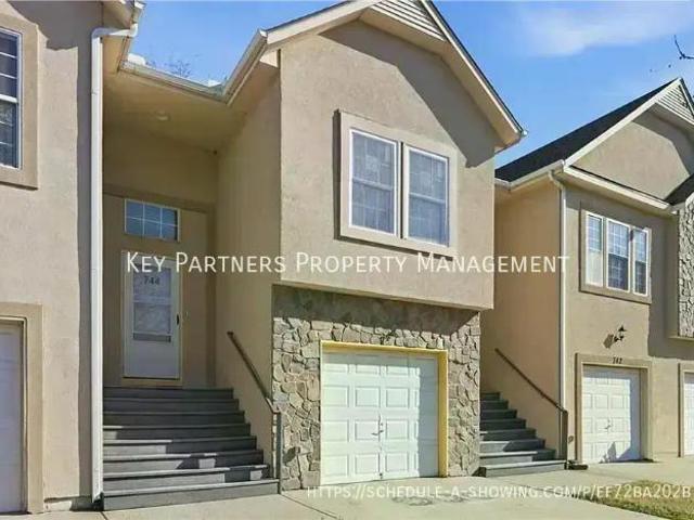 3 Br, 2 bath, Townhouse/Brownstone/RowHouse 744 Woodson Ln