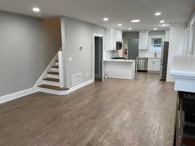 3 Br, 2 bath, Townhouse/Brownstone/RowHouse 742 Central Ave