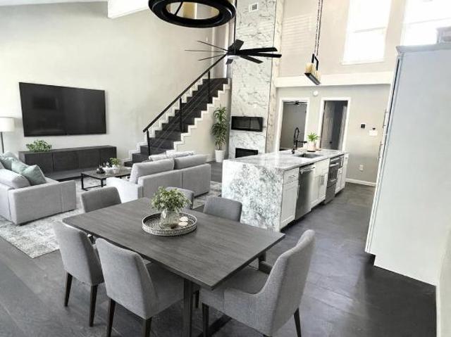3 Br, 2 bath, Townhouse/Brownstone/RowHouse 75215 Holly Hill
