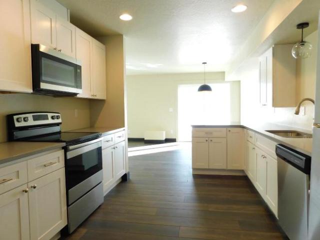 3 Br, 2 bath, Townhouse/Brownstone/RowHouse 785 Lake Francis Drive