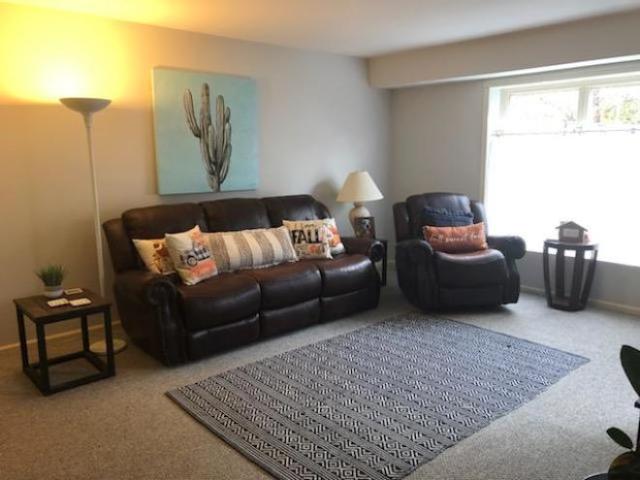 3 Br, 2 bath, Townhouse/Brownstone/RowHouse 798 Briarstone Rd