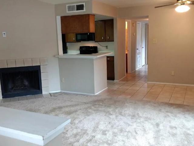 3 Br, 2 bath, Townhouse/Brownstone/RowHouse 8024 Sands Point Dr