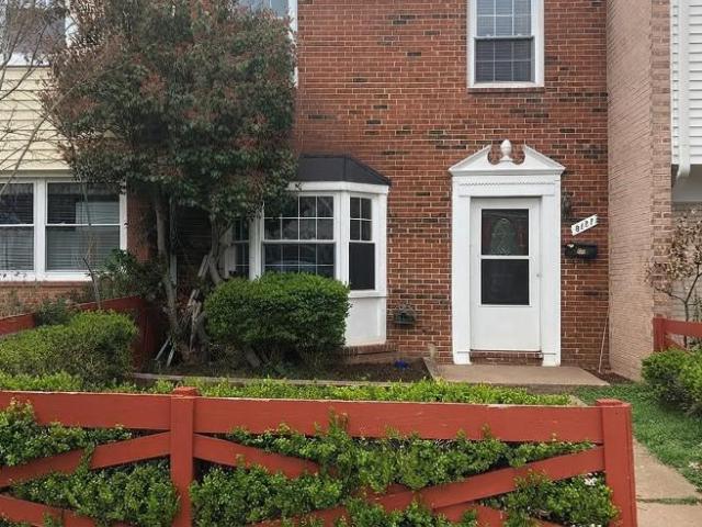 3 Br, 2 bath, Townhouse/Brownstone/RowHouse 8127 Community Dr