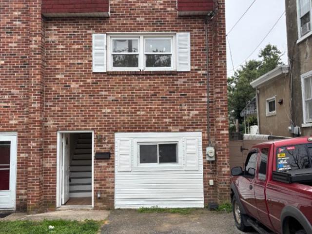 3 Br, 2 bath, Townhouse/Brownstone/RowHouse 828 George St