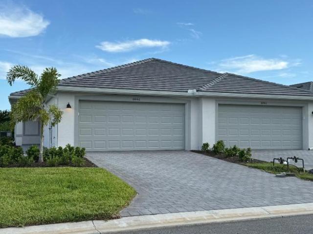 3 Br, 2 bath, Townhouse/Brownstone/RowHouse 8446 Water Lily Ct