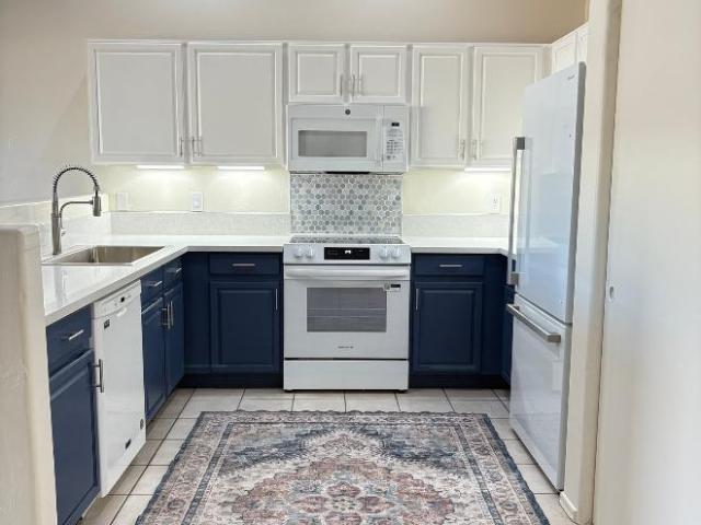 3 Br, 2 bath, Townhouse/Brownstone/RowHouse 8519 E Seabury Court