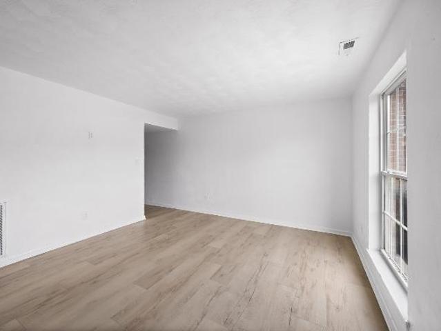 3 Br, 2 bath, Townhouse/Brownstone/RowHouse 925 Madison Ave