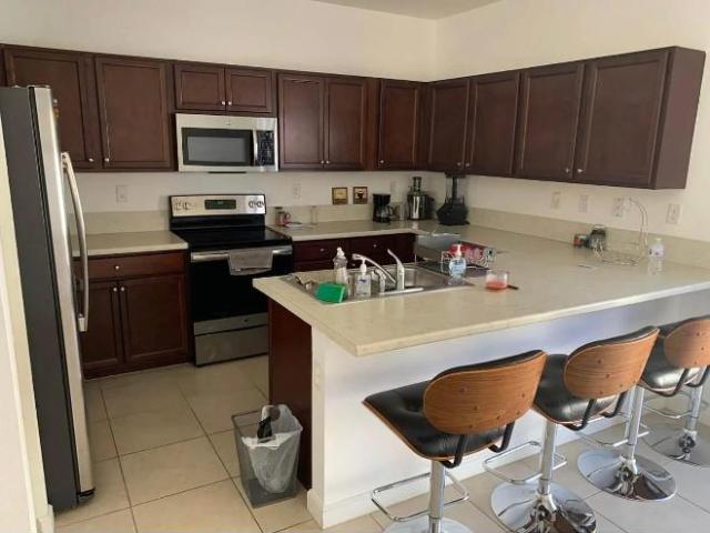 3 Br, 2 bath, Townhouse/Brownstone/RowHouse 9264 W 33rd Ct