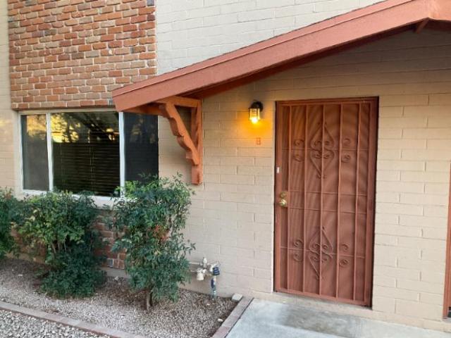 3 Br, 2 bath, Townhouse/Brownstone/RowHouse 954 N Desert Ave