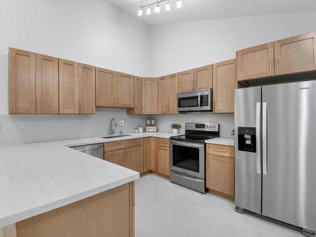 3 Br, 2 bath, Townhouse/Brownstone/RowHouse 9939 Boca Gardens Trail