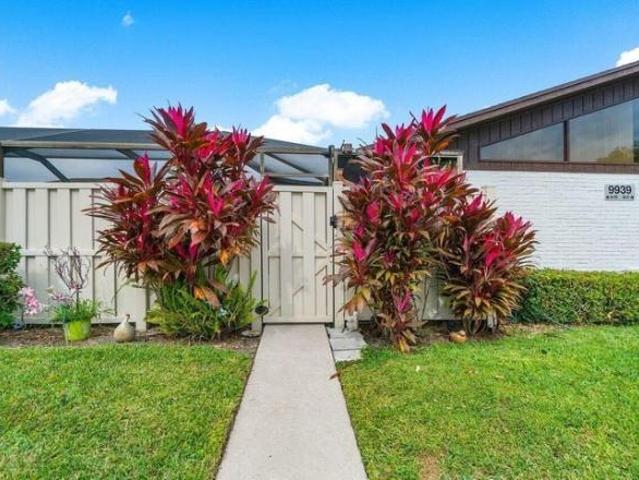 3 Br, 2 bath, Townhouse/Brownstone/RowHouse 9939 Boca Gardens Trail