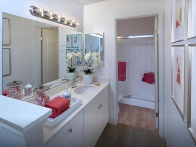 3 Br, 2 bath, Apartment 3 Rockview Drive