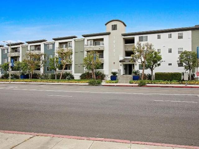 3 Br, 2 bath, Apartment 10407 Magnolia Blvd