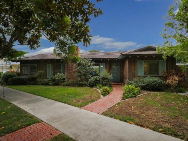 3 Br, 2 bath, Apartment 1045 Adella Ave