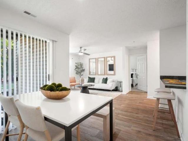 3 Br, 2 bath, Apartment 104 Gainsborough Dr