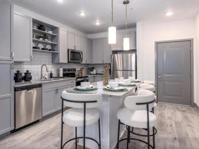 3 Br, 2 bath, Apartment 1050 Beckoning Blvd