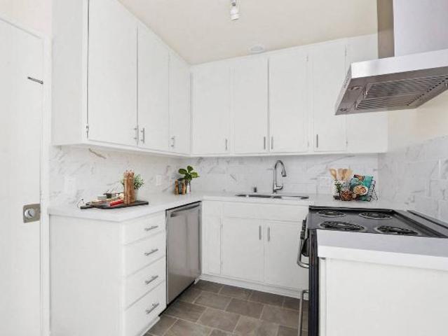 3 Br, 2 bath, Apartment 10548 Eastborne Avenue
