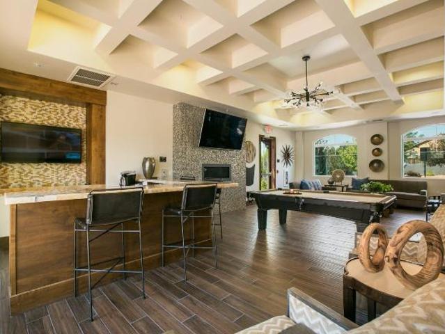 3 Br, 2 bath, Apartment 10800 Cibola Loop NW