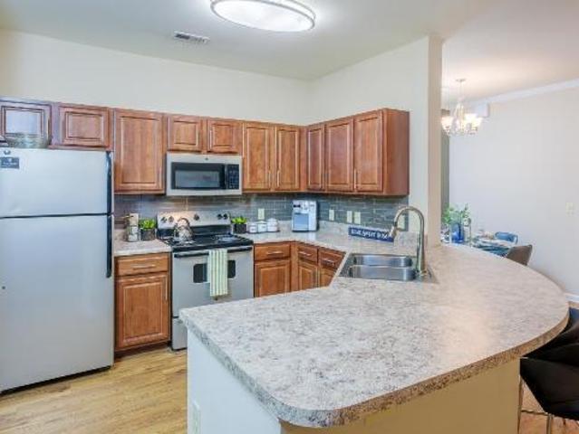 3 Br, 2 bath, Apartment 10825 Dorchester Rd