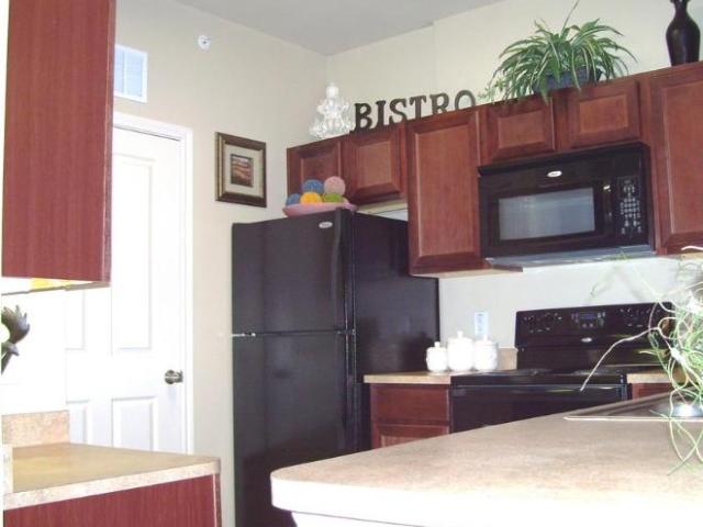 3 Br, 2 bath, Apartment 1000 Bella Vista Drive