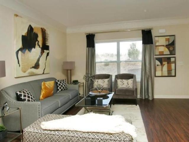 3 Br, 2 bath, Apartment 1000 Broadstone Way