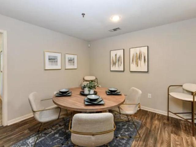 3 Br, 2 bath, Apartment 1000 Cameron Woods Dr
