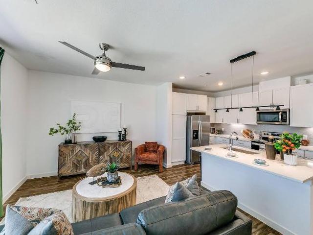 3 Br, 2 bath, Apartment 1000 Fort Worth Ave