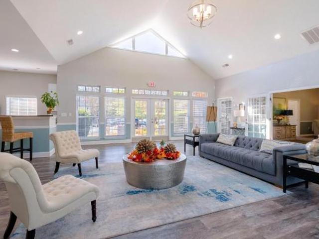 3 Br, 2 bath, Apartment 100 Willow Brook Ct
