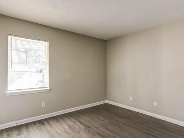3 Br, 2 bath, Apartment 101 Ramblelake Rd
