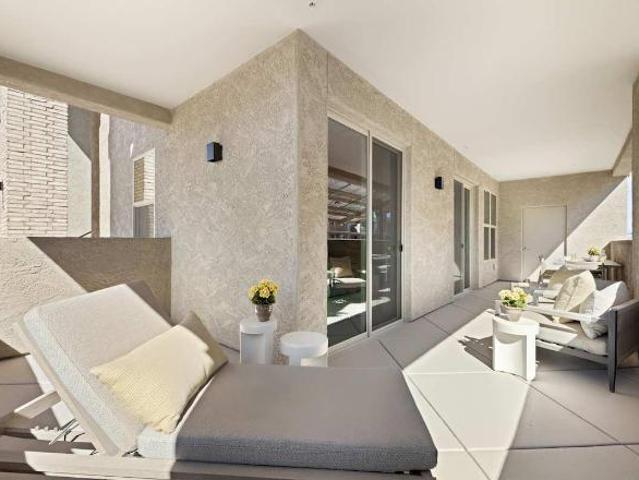 3 Br, 2 bath, Apartment 10300 W Tangerine Rd