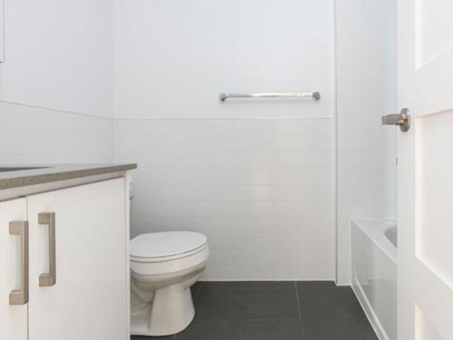 3 Br, 2 bath, Apartment 10 Shallmar Boulevard