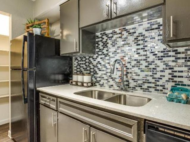 3 Br, 2 bath, Apartment 1141 Easton Road