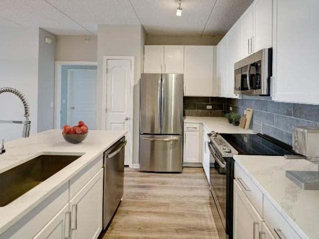 3 Br, 2 bath, Apartment 1155 Museum Blvd
