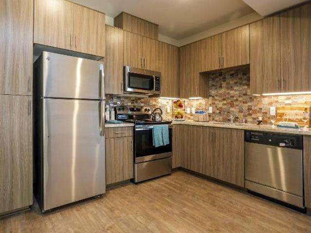 3 Br, 2 bath, Apartment 1110 E 8th St