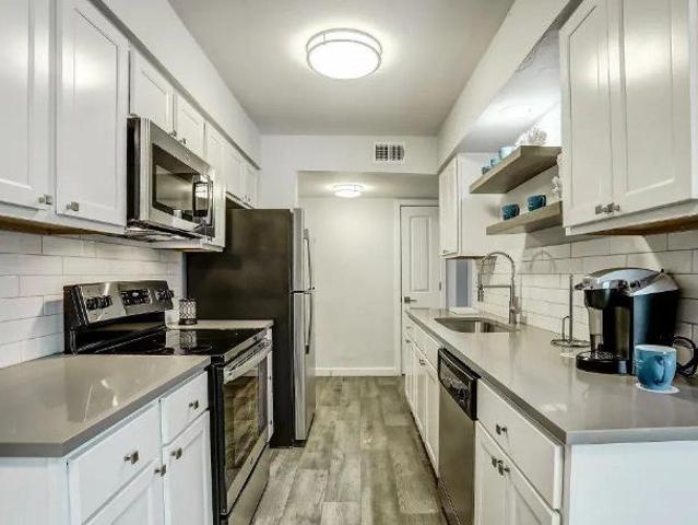 3 Br, 2 bath, Apartment 11141 Springhollow Rd