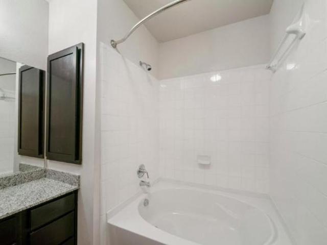 3 Br, 2 bath, Apartment 11300 SE 15th St